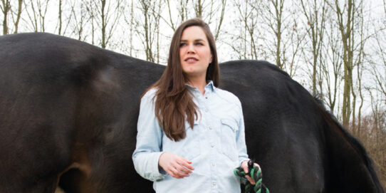 Anne-Fleur groeide op met een heroïneverslaafde moeder en stiefvader ...