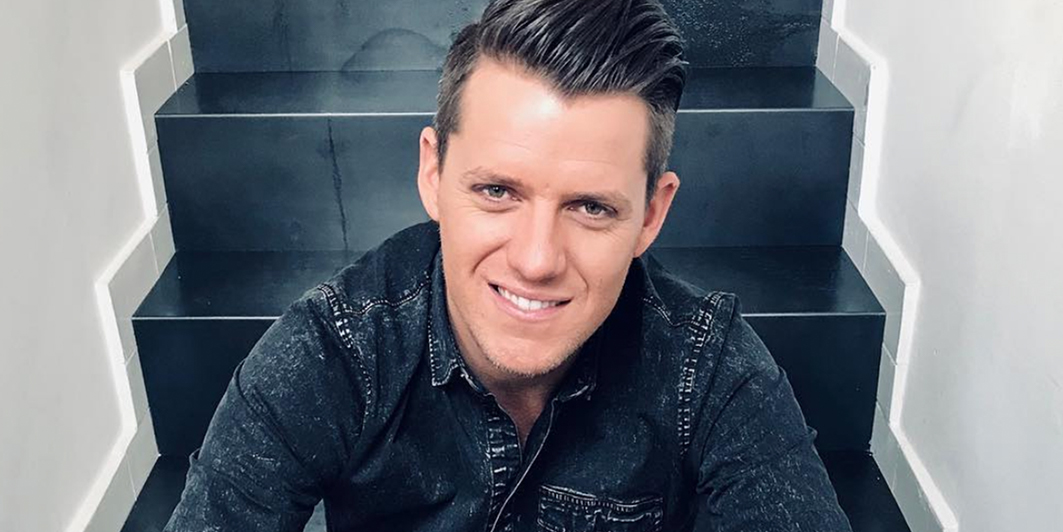 GEWELDIG! Kees Tol is gelukkig in de liefde en zo ziet zijn partner eruit!