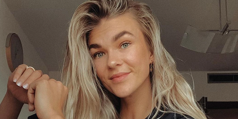 Handbalster Tess Wester showt prachtige babybuik! - 100%NL Magazine