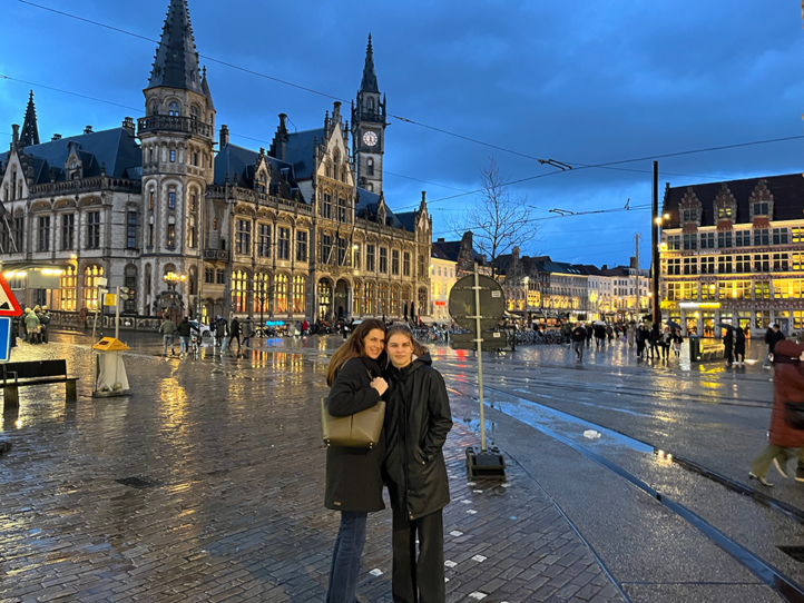 Lisette en dochter Luna ontdekken Gent: 'Van smalle steegjes tot schilderachtige pleinen'