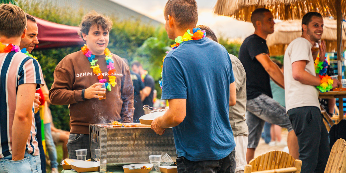 Een buurtfeest organiseren zonder zelf iéts te hoeven regelen? Zo doe ...