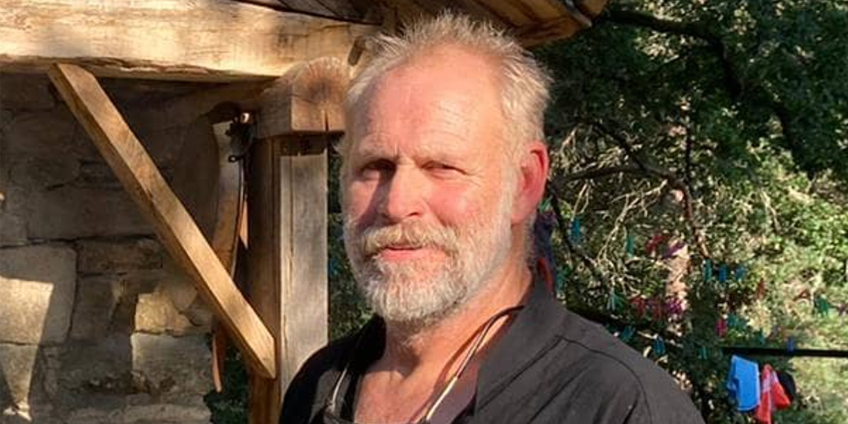 HUH?! B&B Thijz liegt over zijn identiteit