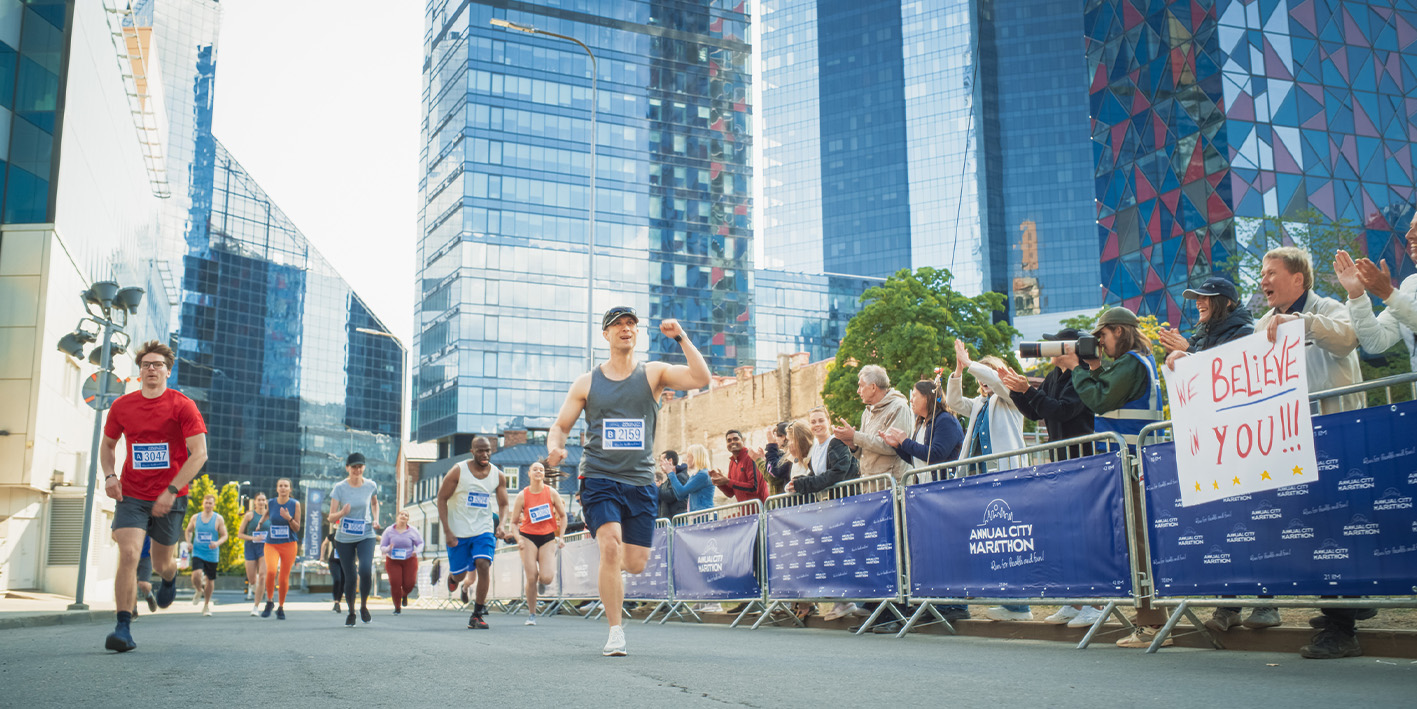 Katja Schuurman en vriend vieren de liefde in het bos - 100%NL Magazine